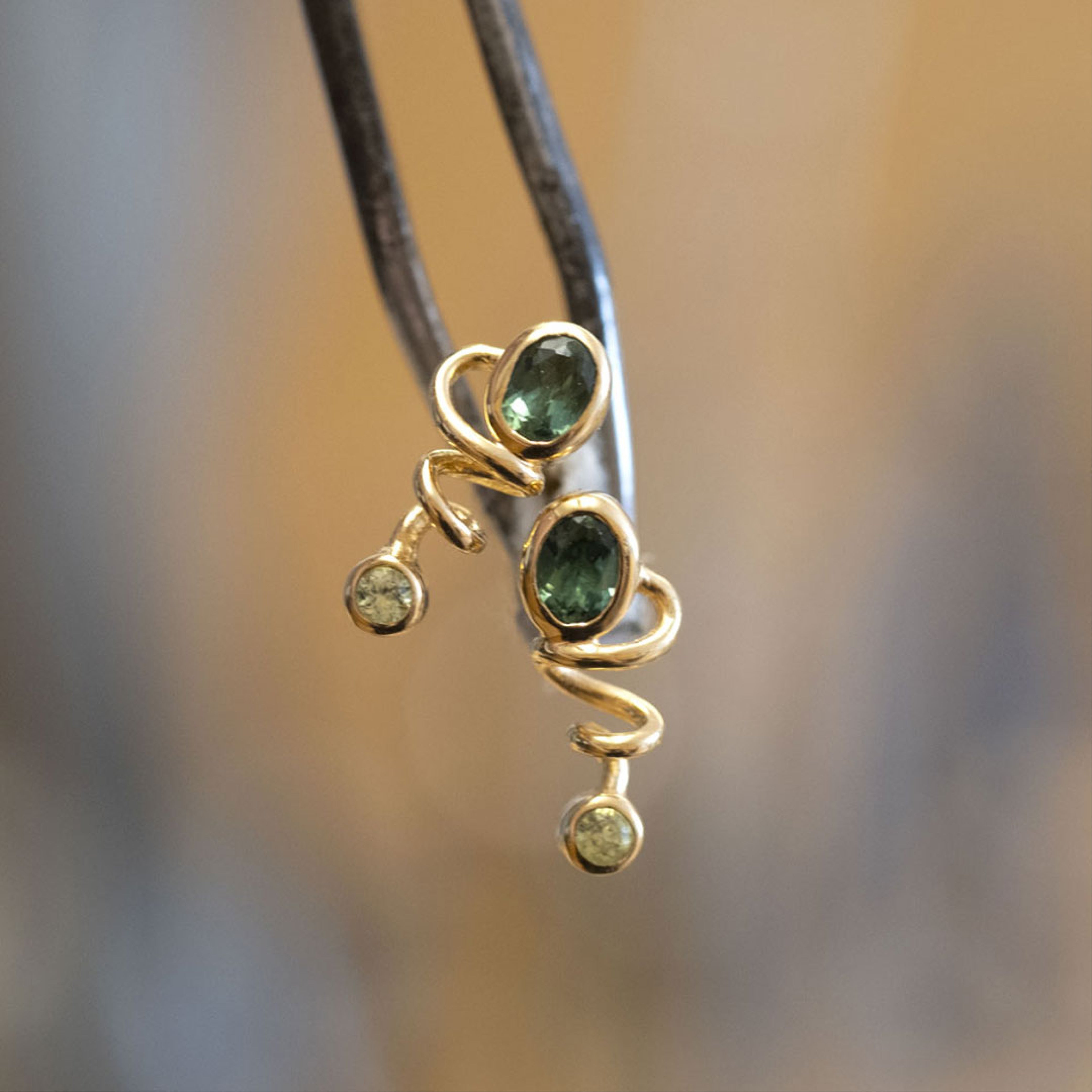 Curlicue Sieraden Met Peridoot Groene Kwarts En Witte Topaas